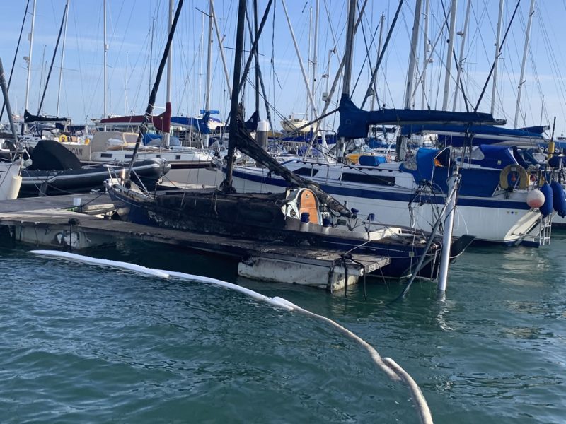 Burnt Boats in Hayling Island Marina - Boatbreakers
