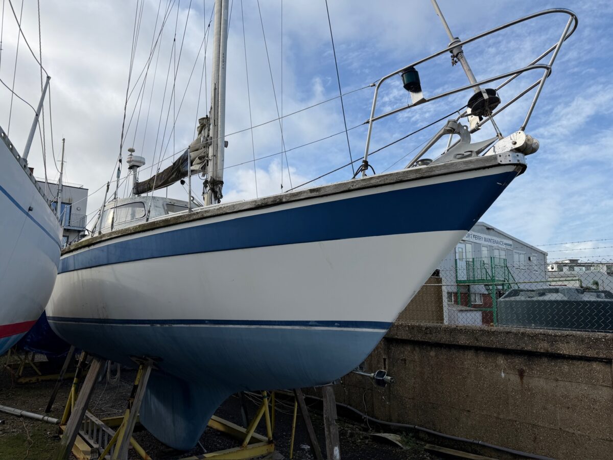Can You Save This Colvic Countess 33 from the Scrapyard? - Boatbreakers