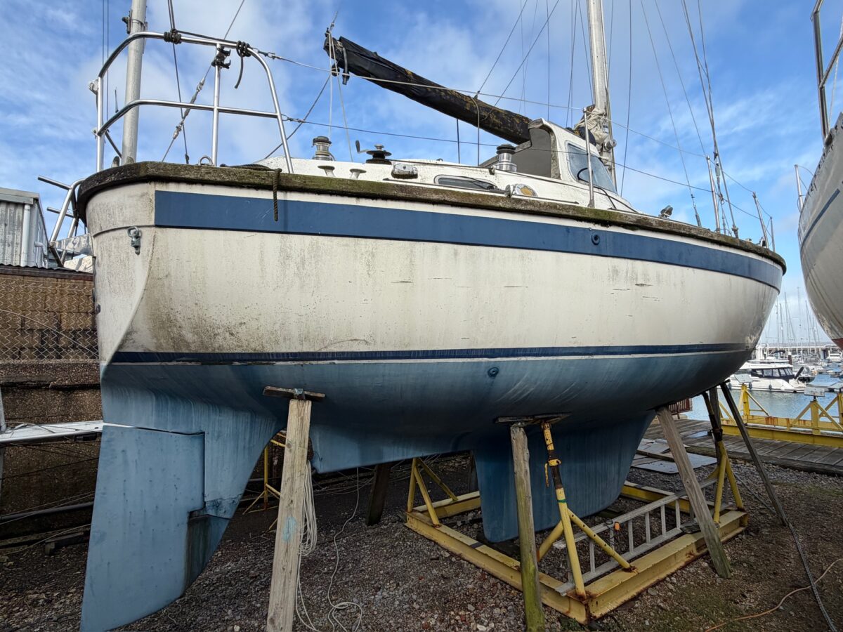 Can You Save This Colvic Countess 33 from the Scrapyard? - Boatbreakers