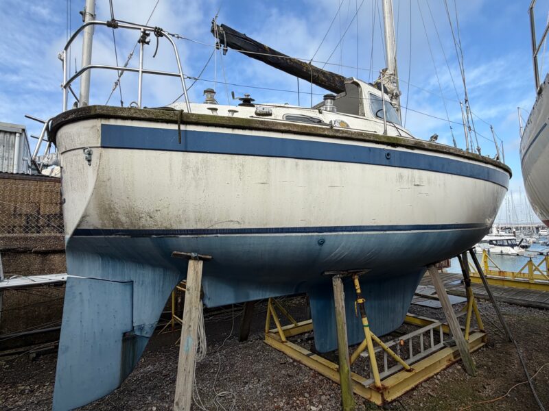 Can You Save This Colvic Countess 33 from the Scrapyard? - Boatbreakers